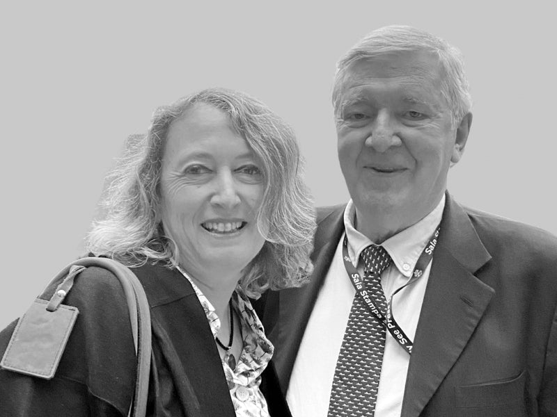 Gerard O'Connell y Elisabetta Piqué – Arpa